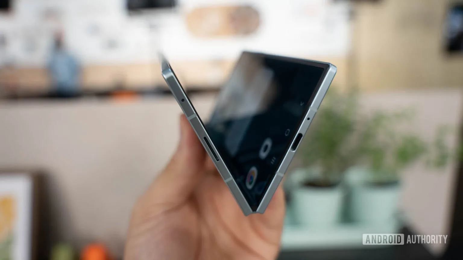 三星全新的可折叠显示技术可能会让 Galaxy Z Fold 8 成为迄今为止最纤薄时尚的一代 - 智软网